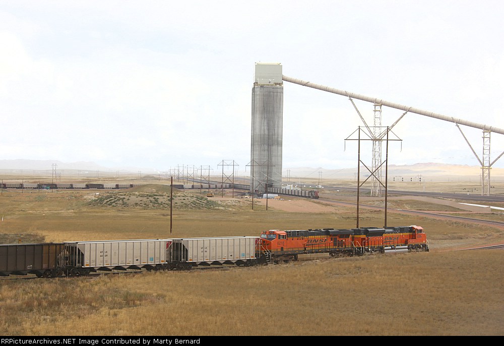 BNSF 9286 and 6218 Bring Train Around Loading Loop at Black Thunder Mine